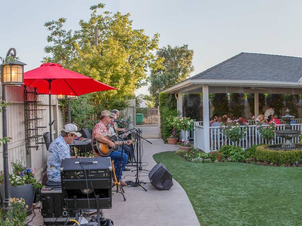 Bella Rose Bakery & Cafe - Kingsburg Downtown Business District